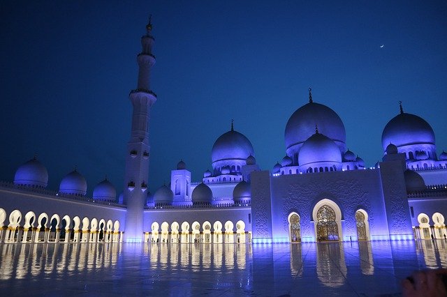 Top 10 Beautiful & Biggest Mosques in the World- Hit List - Basic Planet
