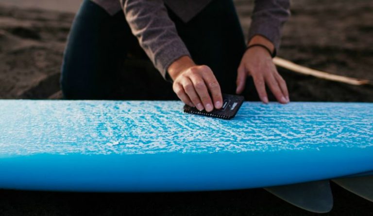How to Remove Wax from a Surfboard - Basic Planet